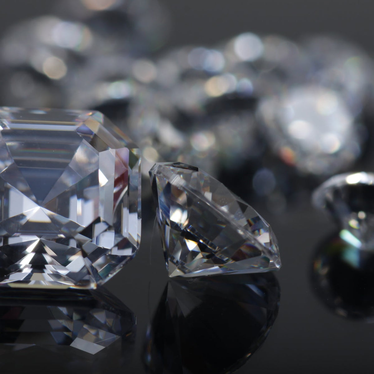 Lab-Grown vs. Natural Diamonds – Pros, Cons, and Key Differences ...